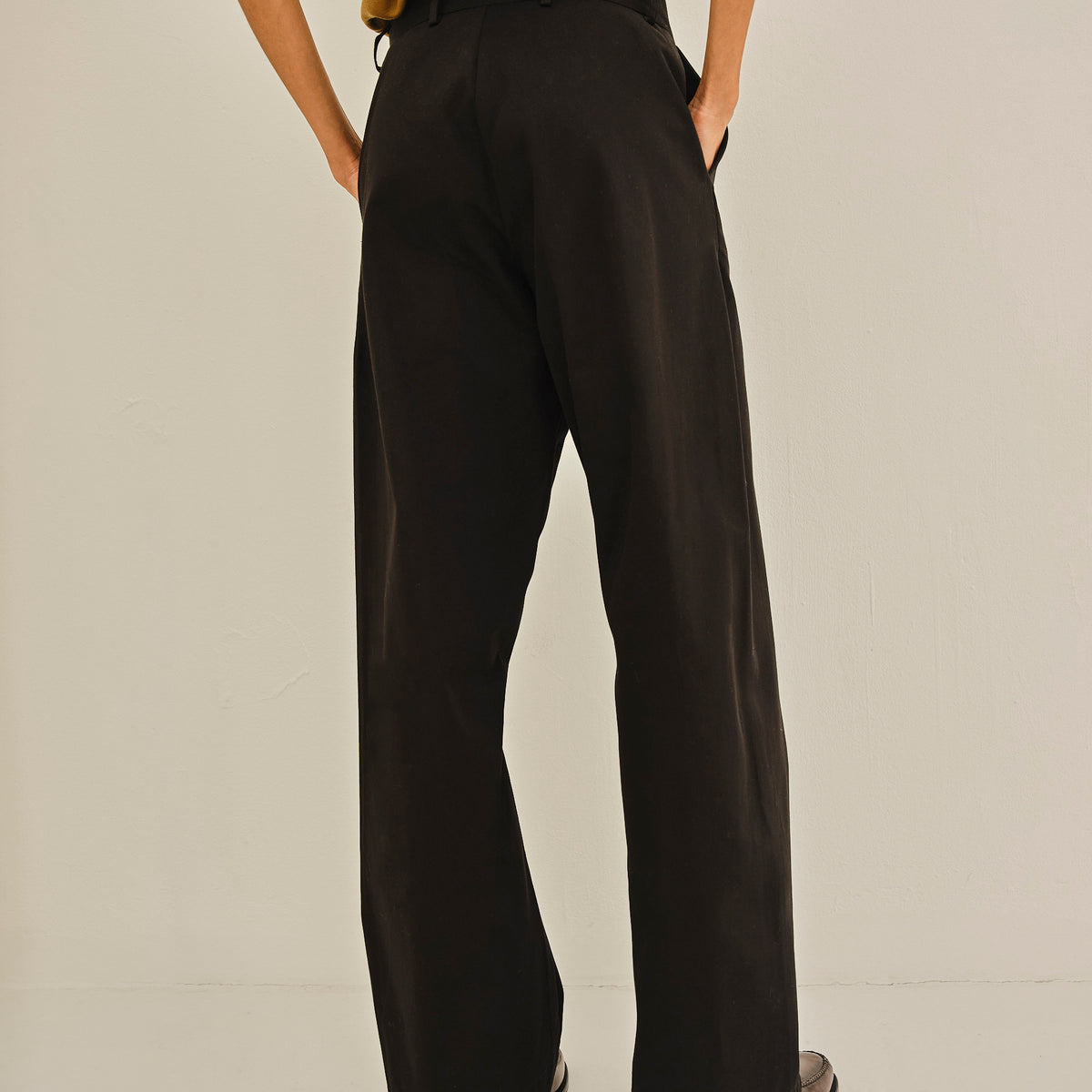 ROWAN PANTS / BLACK COATED – RIKA STUDIOS